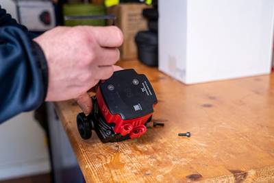 Fast replacement of integrated UPM with the new ALPHA2 GO | Grundfos