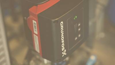 Reduce energy costs and water use with intelligent pumps in data centers | Grundfos
